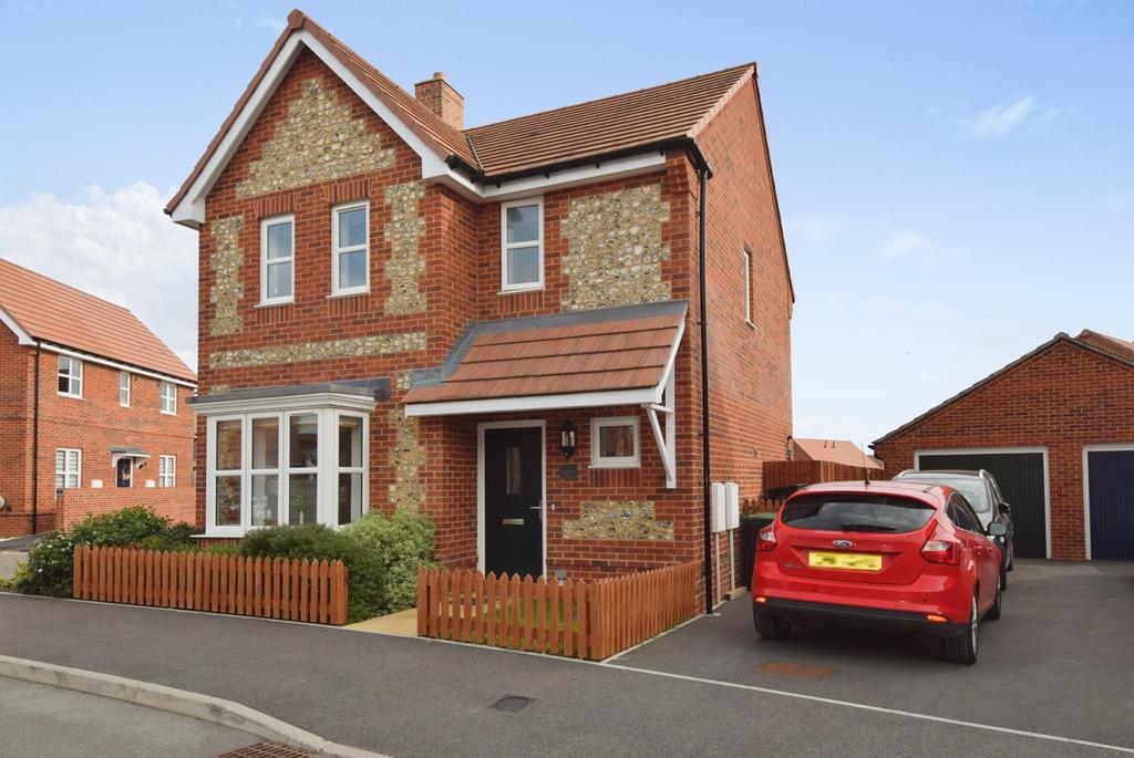 Newbury Drive Amesbury Sp4 7bz 3 Bed Detached House For Sale £335 000