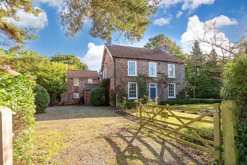 Claxton, York, North Yorkshire, YO60 7SD 5 bed detached house - £895,000
