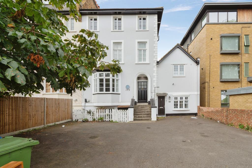 London SW19 1 bed flat - £1,500 pcm (£346 pw)