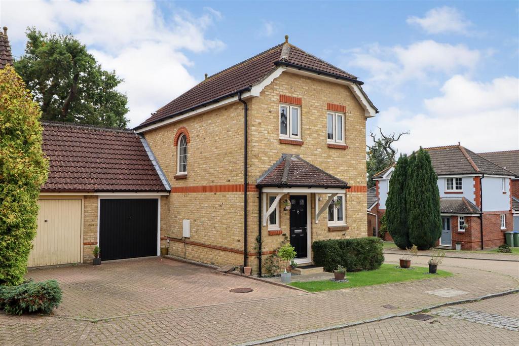 Highdown Way, Horsham 2 bed link detached house - £450,000