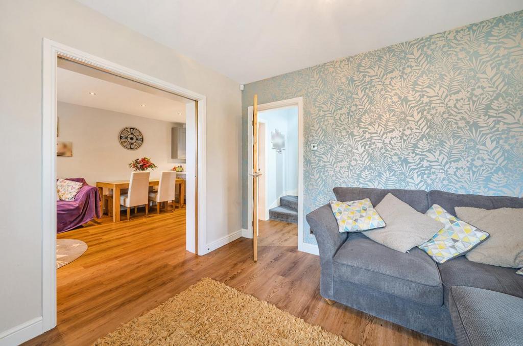 Hall Lane, Horsforth, Leeds 3 bed semi-detached house - £499,950