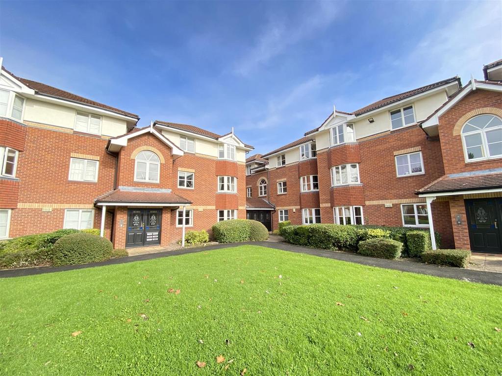 Summerfield Village Court, Wilmslow 2 bed property - £169,950