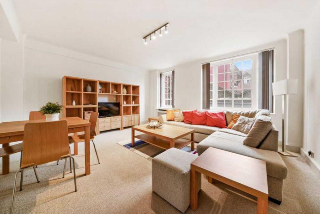 Swan Court, Chelsea SW3 1 bed apartment - £2,383 pcm (£550 pw)
