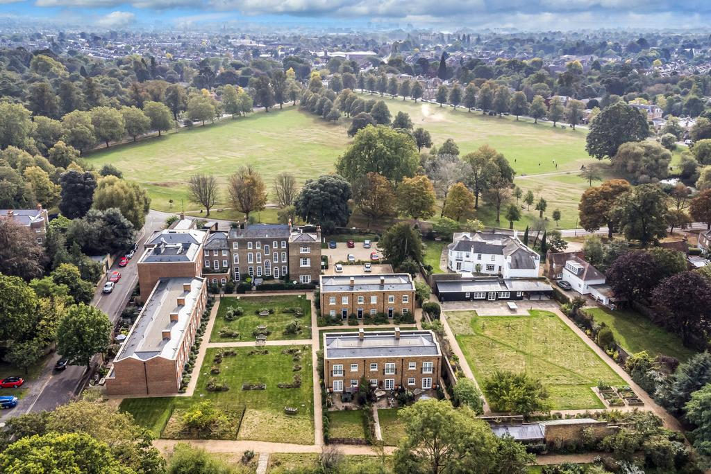 Ham Common, Richmond, TW10 2 bed retirement property - £1,100,000