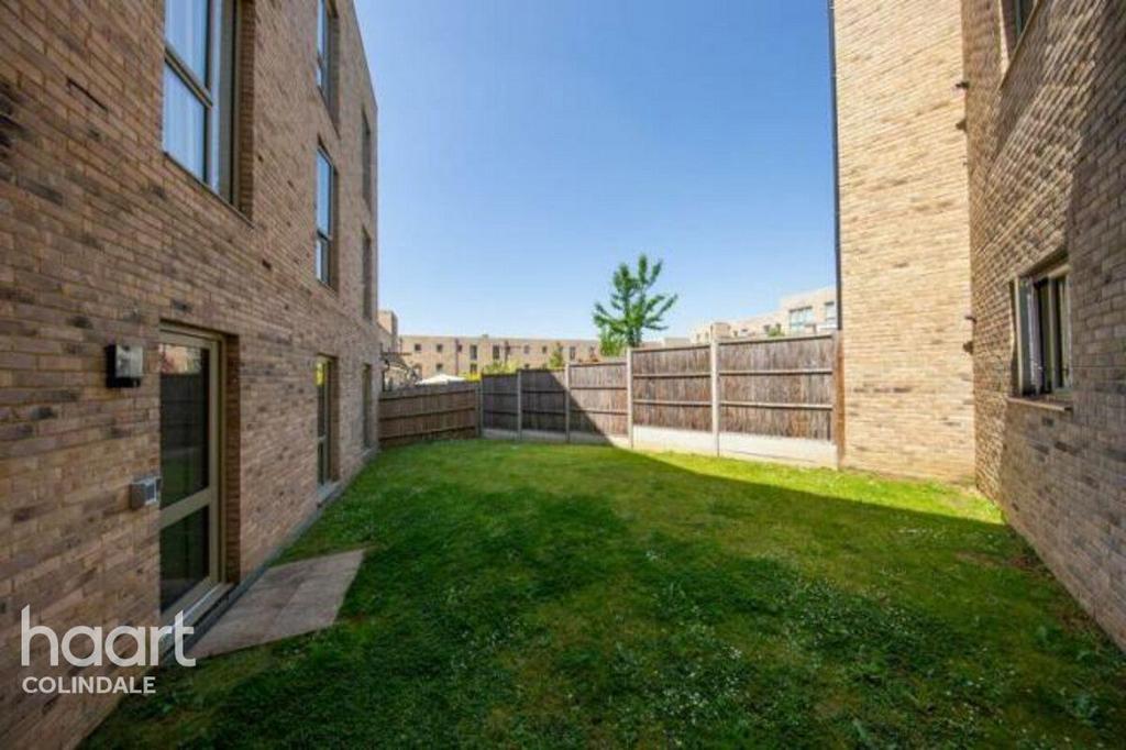 Edgecumbe Avenue, NW9 2 bed apartment - £425,000