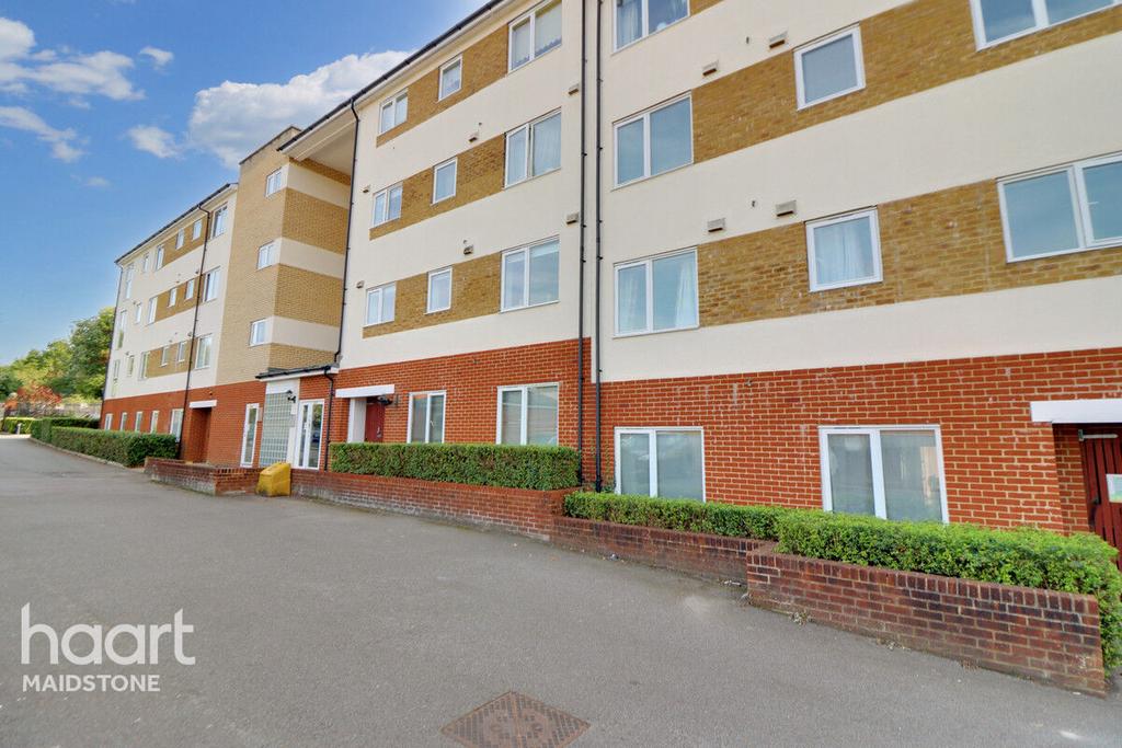 Bambridge Court, Maidstone 2 bed apartment - £200,000