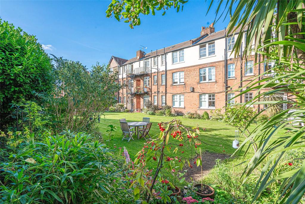 The Gables, Fortis Green, London, N10 3 bed flat - £750,000
