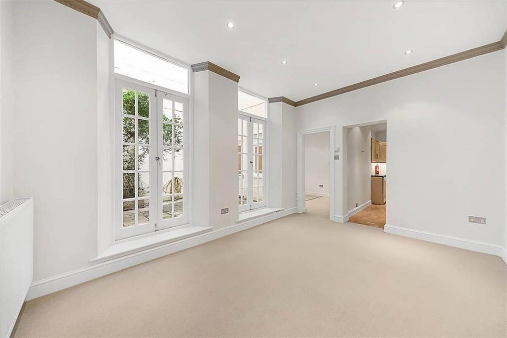 Warwick Square, Pimlico, London, SW1V 2 bed flat - £3,600 pcm (£831 pw)