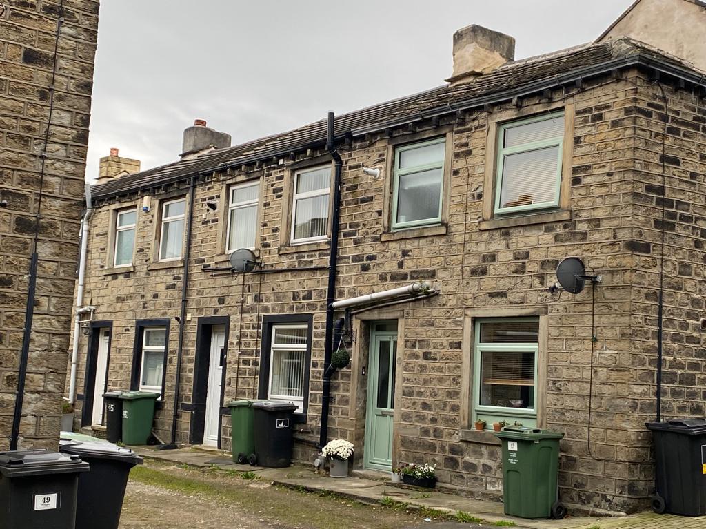 Westgate, Almondbury, Huddersfield... 2 bed cottage - £600 pcm (£138 pw)