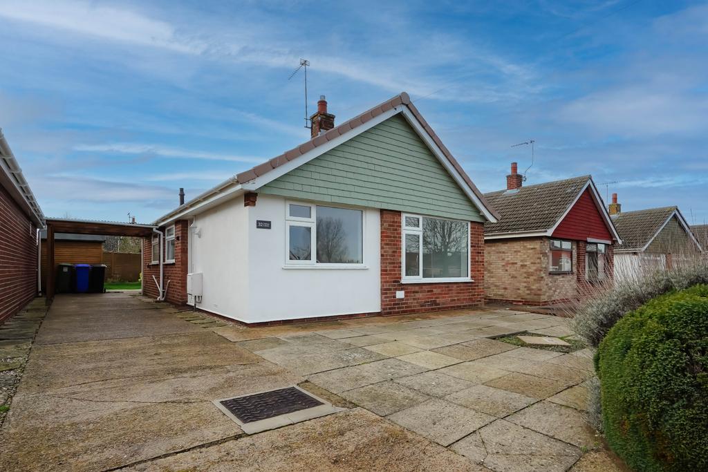 Witney Green, Pakefield, NR33 2 bed detached bungalow - £250,000