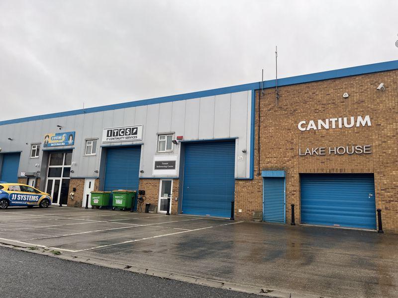 HIGH STANDARD OFFICE UNIT AVAILABLE -... Office - £240,000