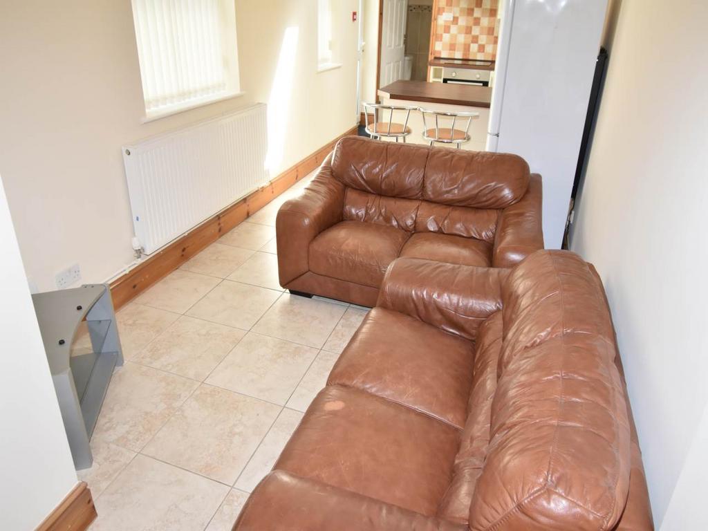 Rhyddings Terrace, Brynmill, Swansea 2 bed flat - £1,420 pcm (£328 pw)