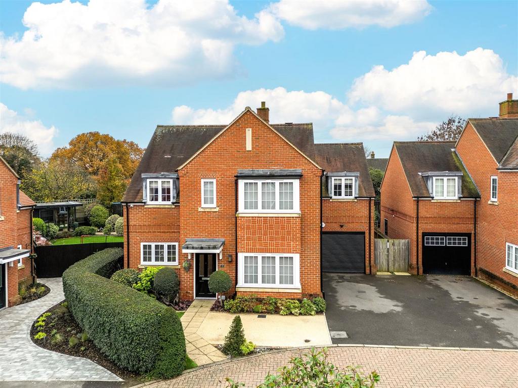 Tiberius Square, Kings Park, St. Albans 5 bed detached house - £1,600,000