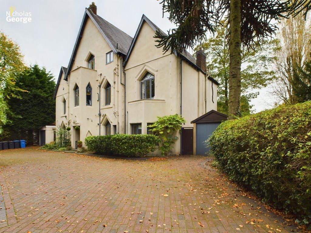 Wake Green Road, Moseley, B13 9PZ 3 bed flat - £1,400 pcm (£323 pw)