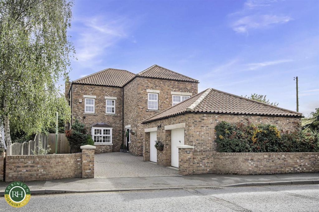 Wroot Road, Finningley, Doncaster 6 bed detached house - £600,000