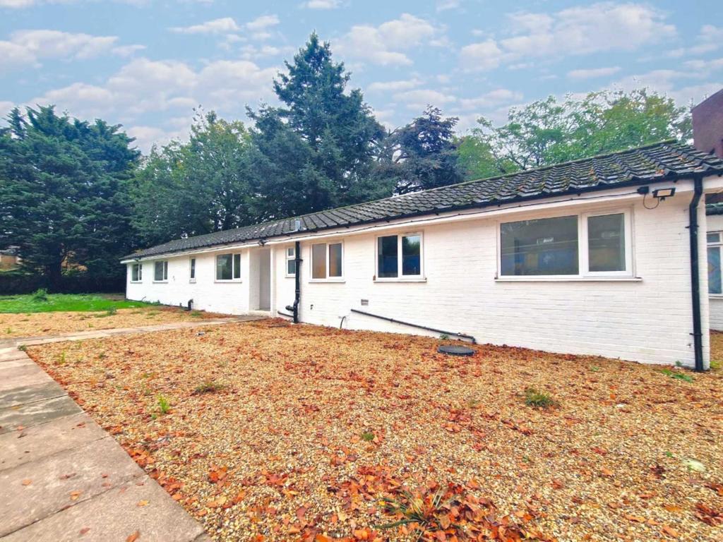 Marsh Road, Luton LU3 2 bed flat - £1,250 pcm (£288 pw)