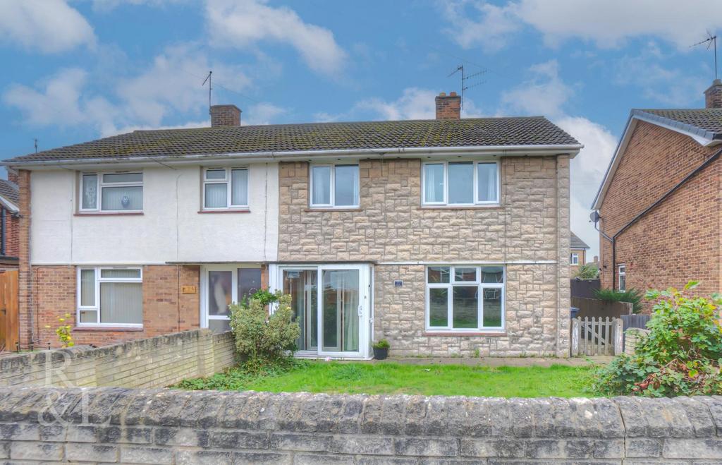 Rivermead, Cotgrave, Nottingham 3 bed semi-detached house - £200,000