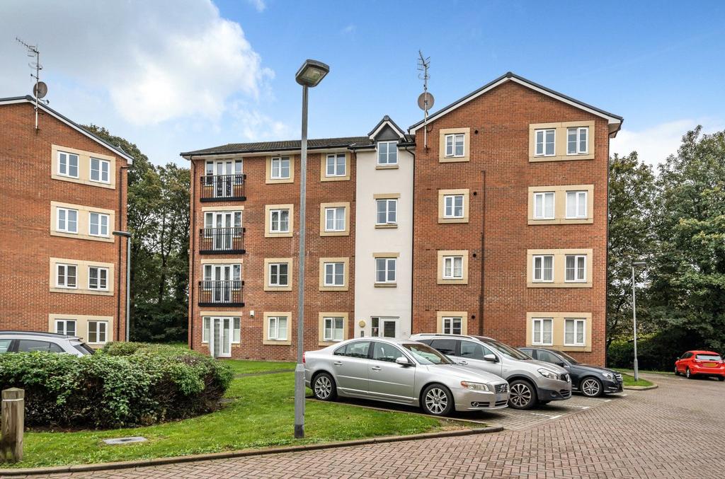 Bushey, Hertfordshire WD23 2 bed apartment - £325,000