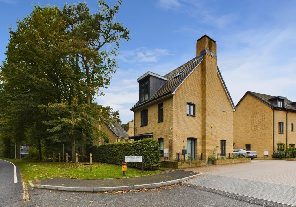 Monarch Green, Bordon, Hampshire, GU35 4 bed detached house - £525,000