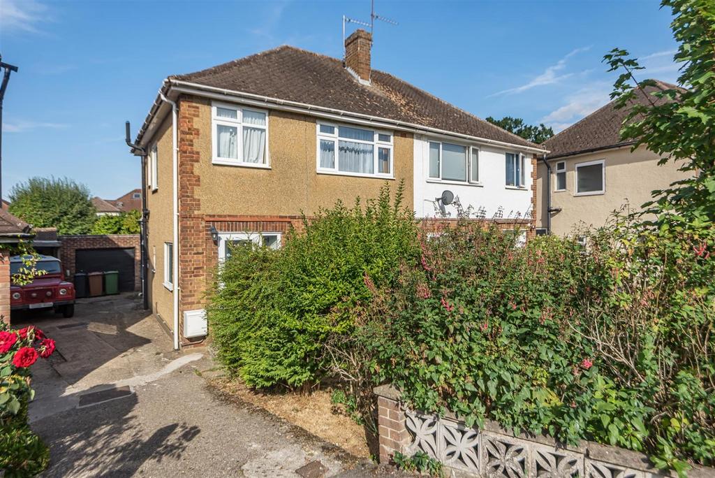 Pickets Close, Bushey WD23 3 bed semi-detached house - £1,600 pcm (£369 pw)