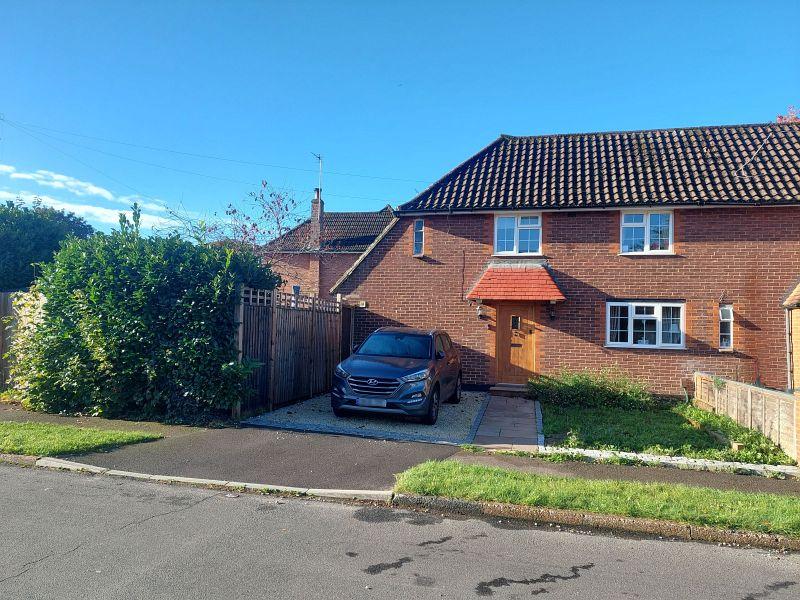 Broderick Grove, Great Bookham KT23 3 bed semi-detached house - £500,000
