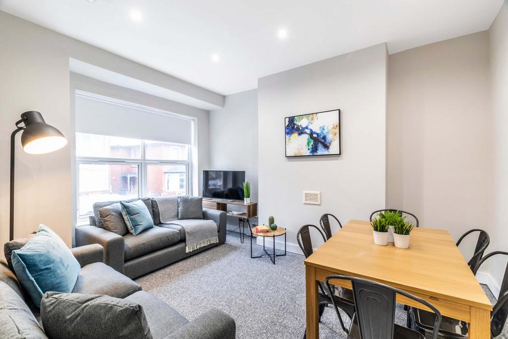 Hartley Avenue, Leeds LS6 7 bed house - £4,186 pcm (£966 pw)