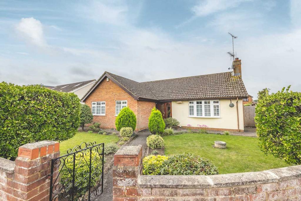 Straight Road, Old Windsor SL4 3 bed bungalow - £650,000