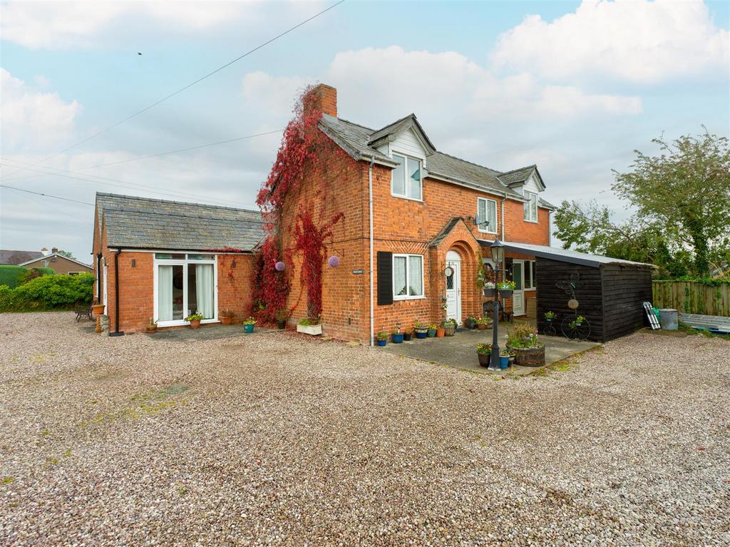 Arddleen, SY22 6RX 4 bed detached house for sale - £410,000