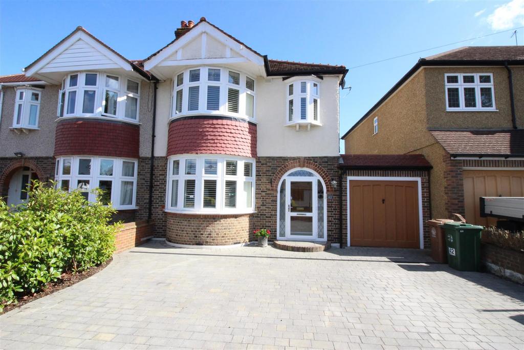 Beverley Road, Worcester Park 3 bed house - £2,750 pcm (£635 pw)