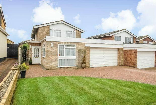 Albury Drive Pinner Ha5 3rq 4 Bed Detached House For Sale £1 295 000