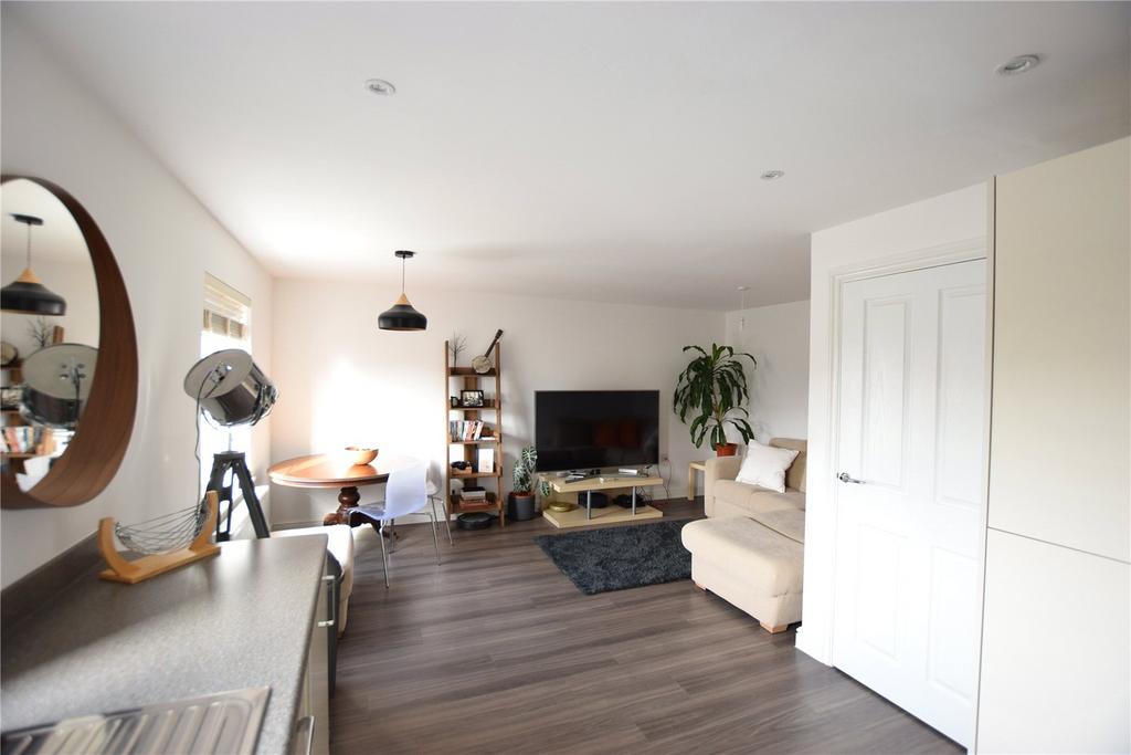 Church Crookham, Fleet GU52 3 bed terraced house for sale - £325,000