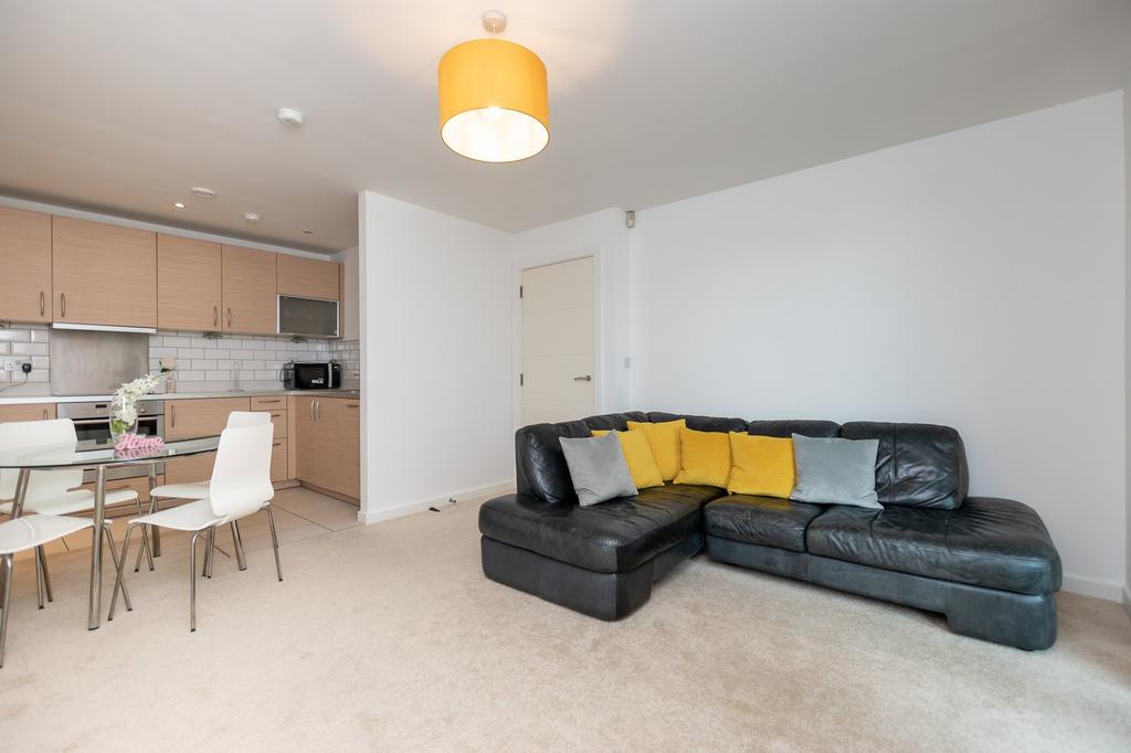 Meadowside Quay Walk, Flat 0/6... 1 bed flat - £1,050 pcm (£242 pw)