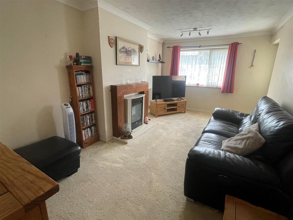 Alkham Road, Vinters Park, Maidstone... 2 bed maisonette for sale - £ ...