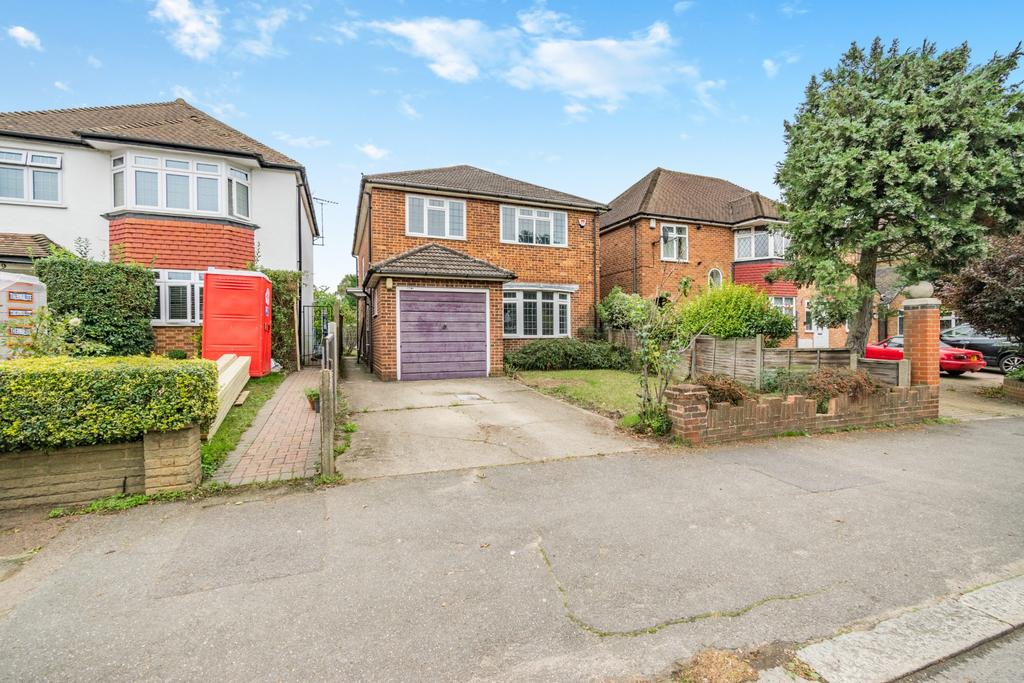 Joel Street, Pinner, HA5 2PD 3 bed detached house for sale - £660,000
