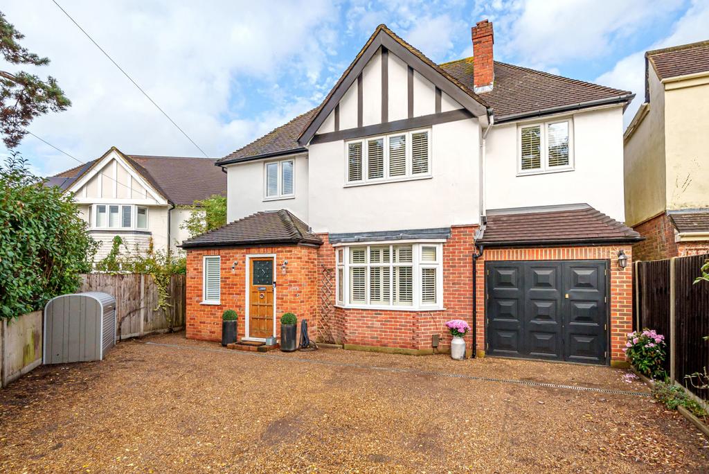 Lindsay Drive, Shepperton, TW17 4 bed detached house - £1,150,000