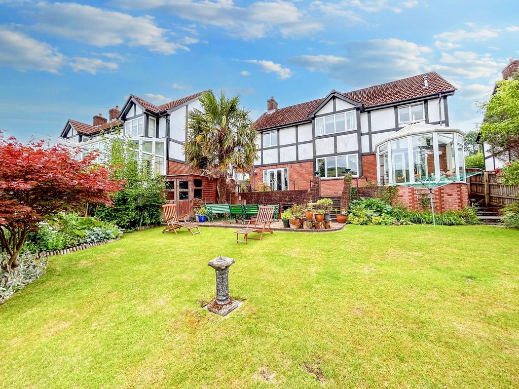 Tudor Gardens, Machen, CF83 5 bed detached house - £550,000