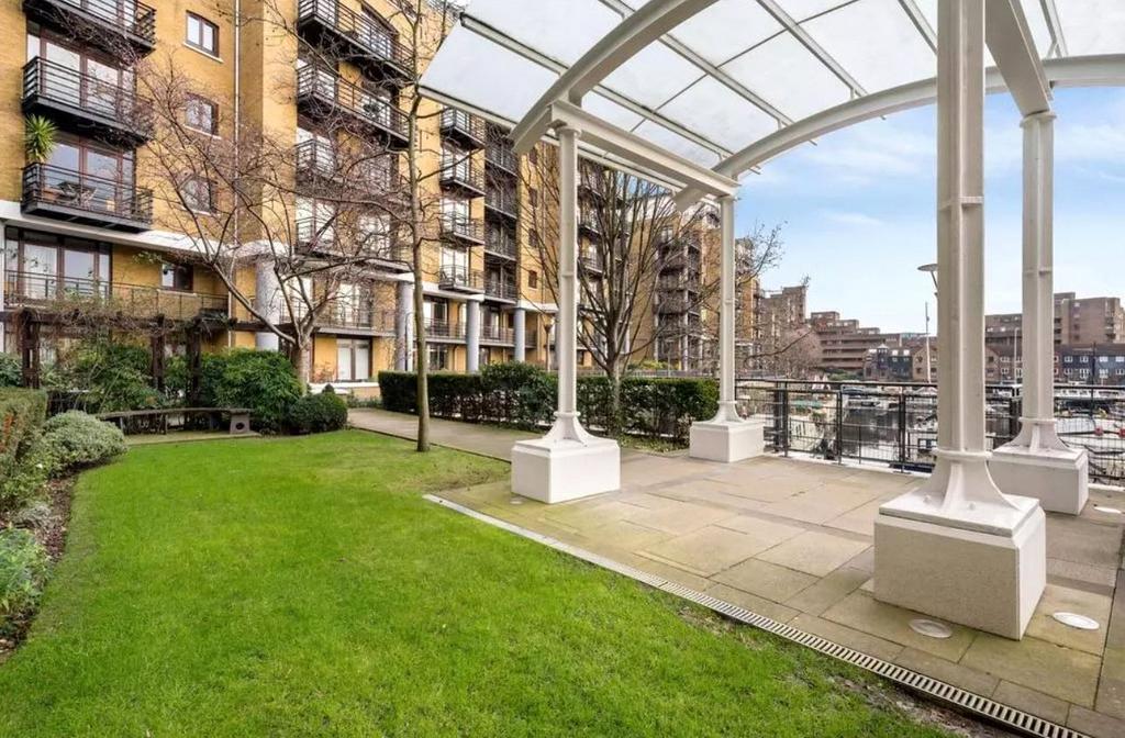1 Star Place, Wapping, E1W 2 bed apartment - £3,402 pcm (£785 pw)