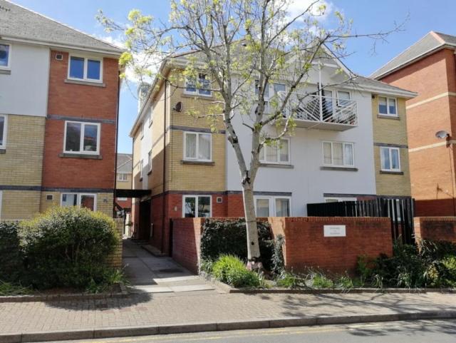 Highmoor, Marina, Swansea, SA1 1YE 2 bed ground floor maisonette - £ ...