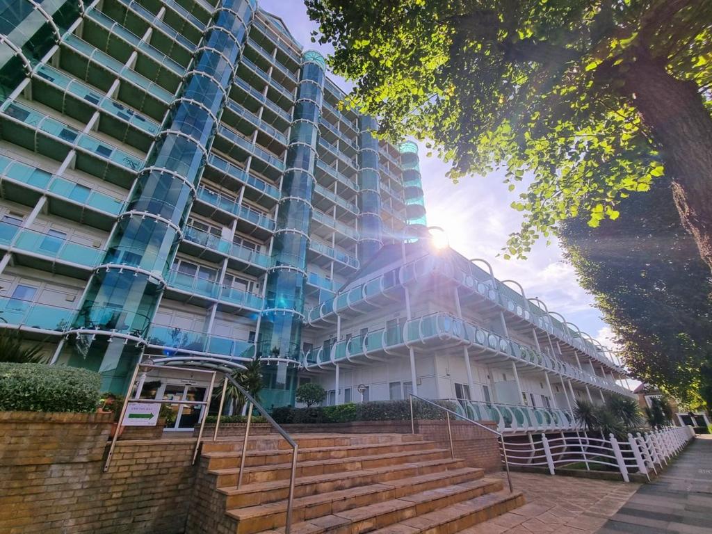 Tower Point, Enfield 3 bed flat - £2,295 pcm (£530 pw)