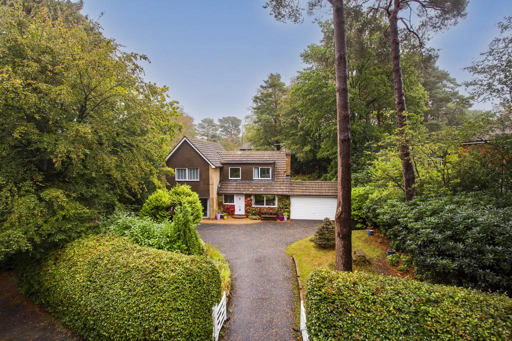 Goldsmiths Avenue Crowborough 4 Bed Detached House For Sale £850 000