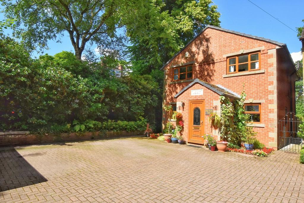 Manchester Road, Castleton, Rochdale... 4 bed detached house - £425,000
