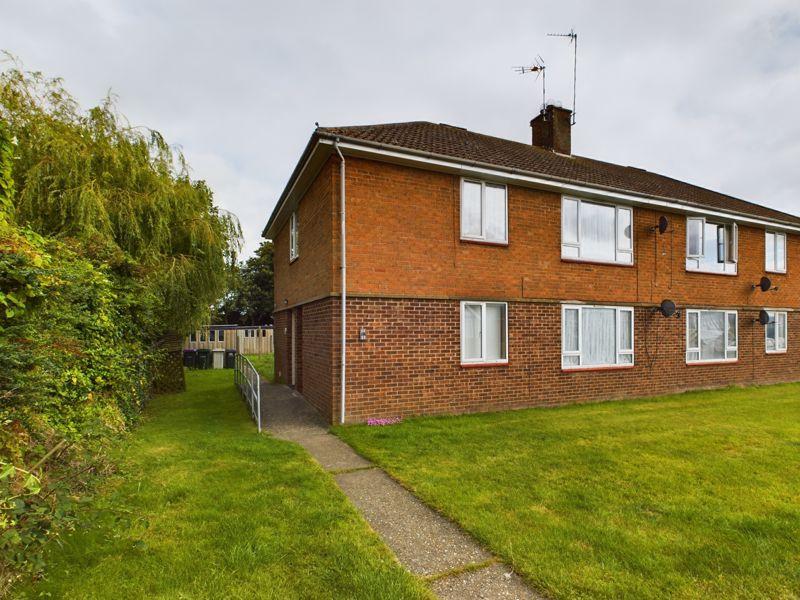 55 High Street, Burgh le Marsh, PE24 5JR 2 bed flat to rent - £650 pcm ...