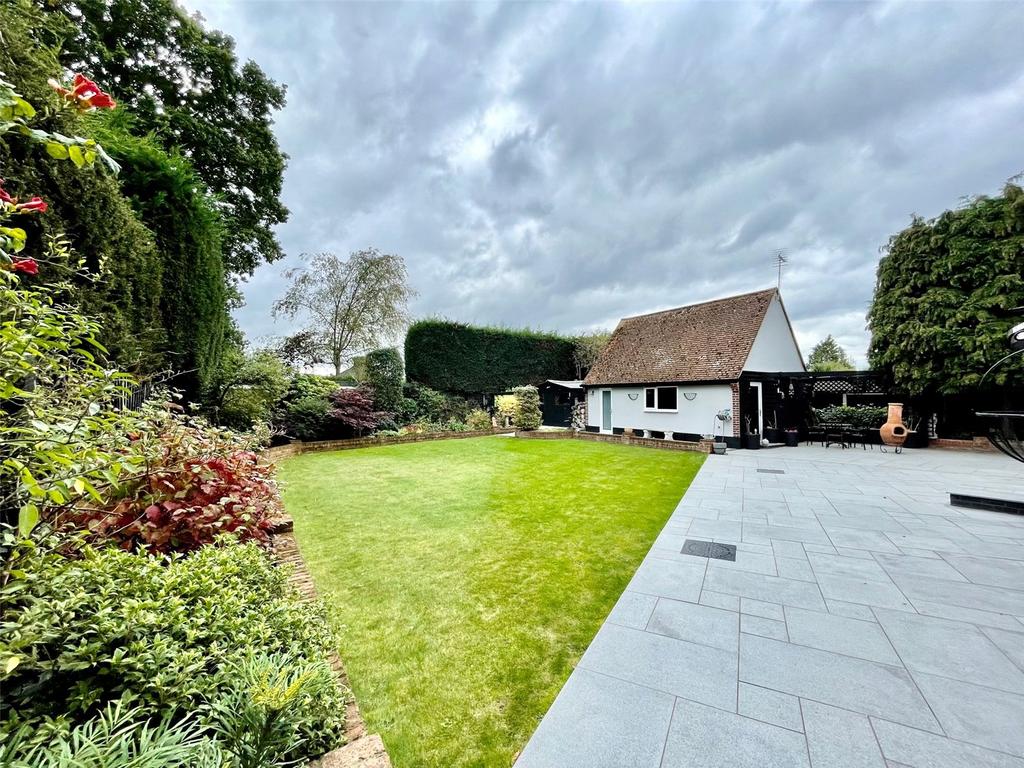 Bramble Road, Daws Heath, Hadleigh, Essex, SS7 6 bed detached house for ...