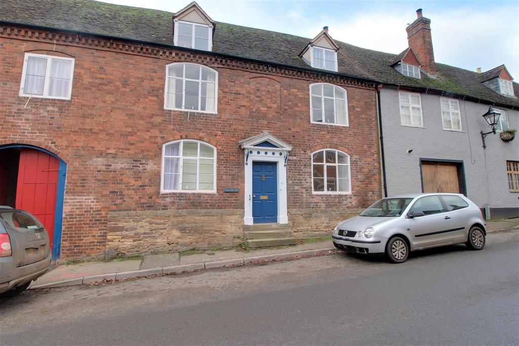 High Street, Newent 4 bed terraced house - £1,000 pcm (£231 pw)