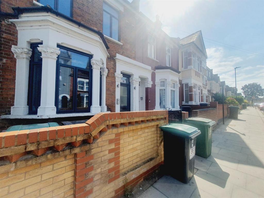 Fairview Road, London 5 bed flat - £3,500 pcm (£808 pw)