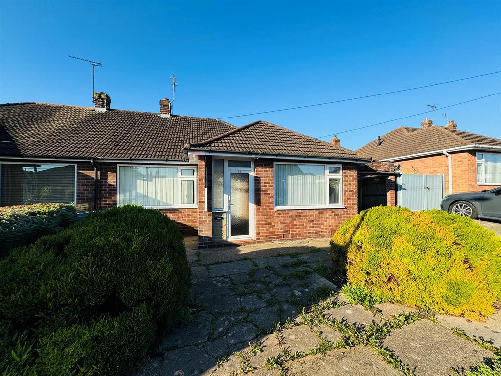 Newstead Avenue, Radcliffe On Trent 2 bed semi-detached bungalow - £230,000