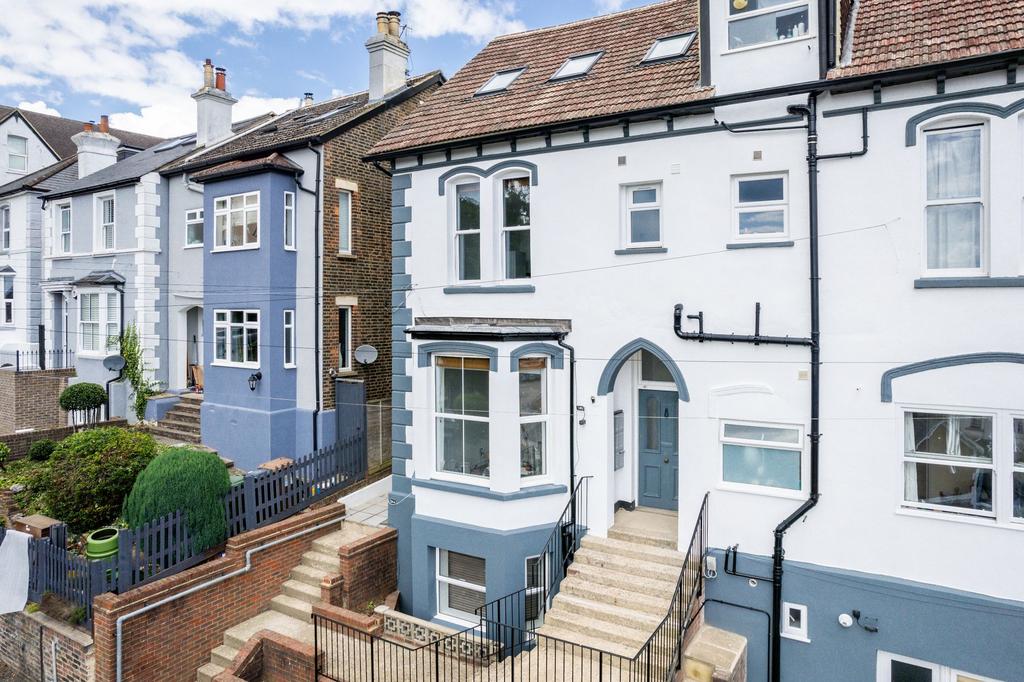 Grovehill Road, Redhill, RH1 1 bed ground floor flat - £1,000 pcm (£231 pw)