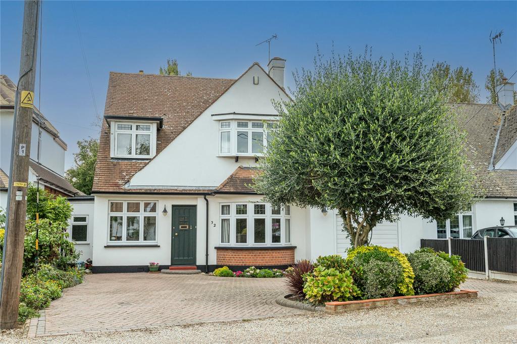 St Andrews Road Rochford Essex Ss4 4 Bed Detached House £725 000