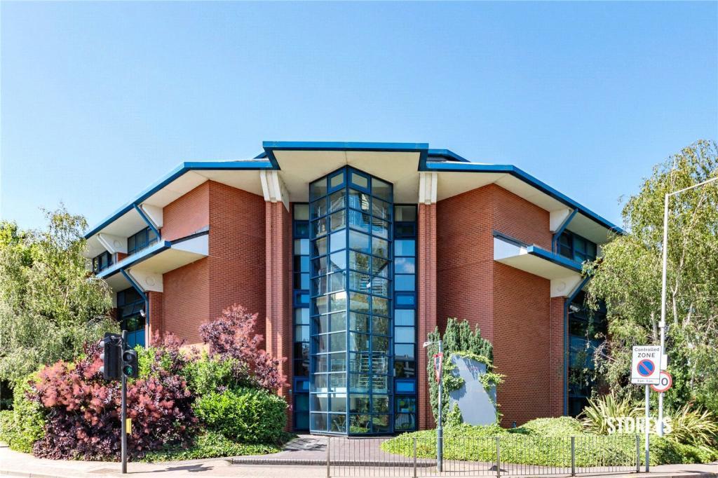Axis House, Bath Road, UB3 1 bed flat - £1,400 pcm (£323 pw)