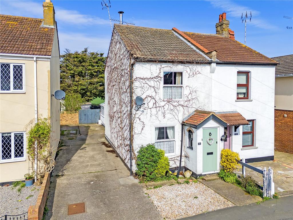New Road, Great Wakering... 2 bed semi-detached house - £318,500